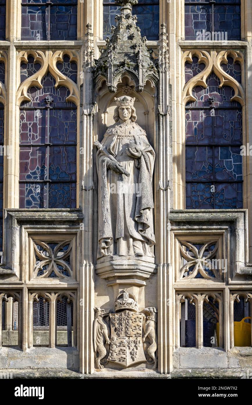 Close up of statue of King Henry VII on west front of Bath Abbey in ...