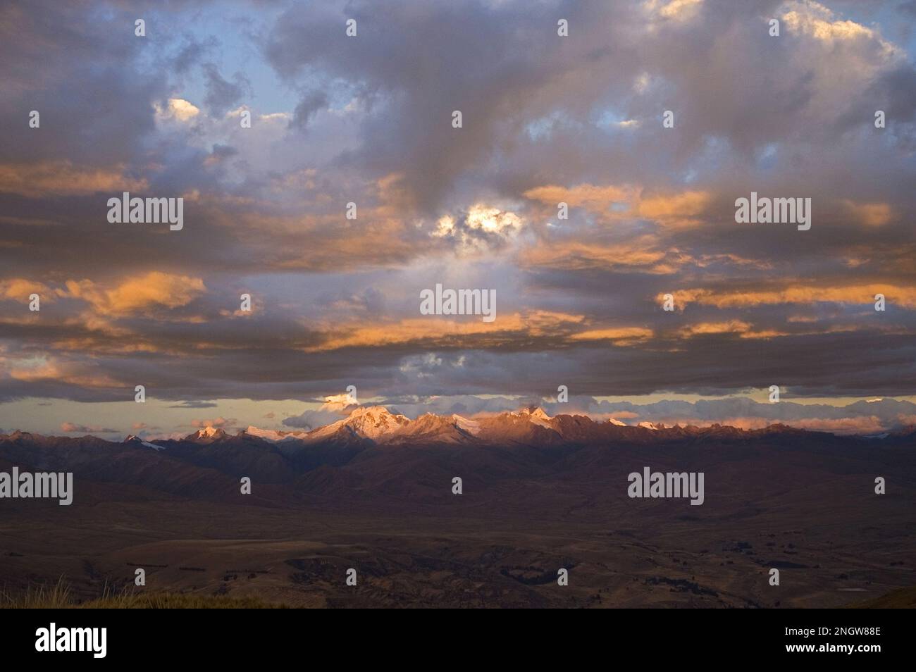 Stunning evening sky Cordilla Blanca Peru Stock Photo - Alamy