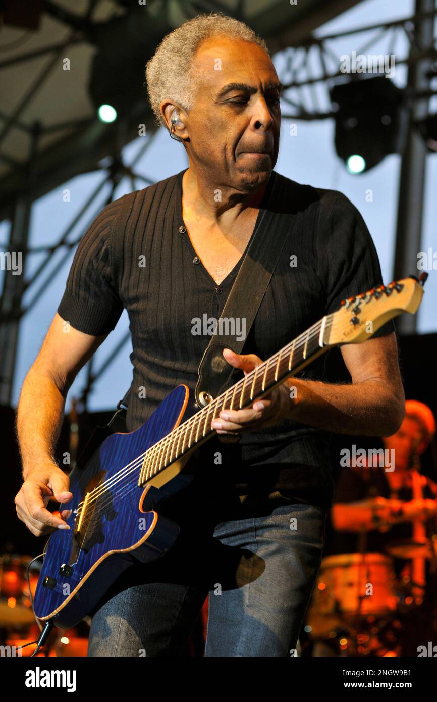 Gilberto Gil en concert au jazz festival de Dinant. Guitariste ...