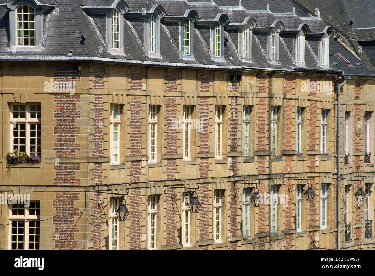 Le chef-lieu du departement des ardennes est celebre pour sa magnifique ...
