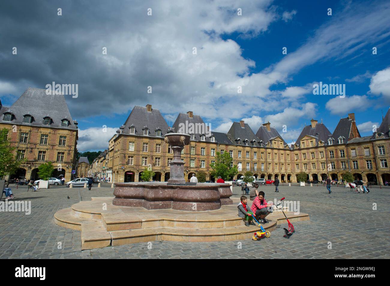 Le chef-lieu du departement des ardennes est celebre pour sa magnifique ...