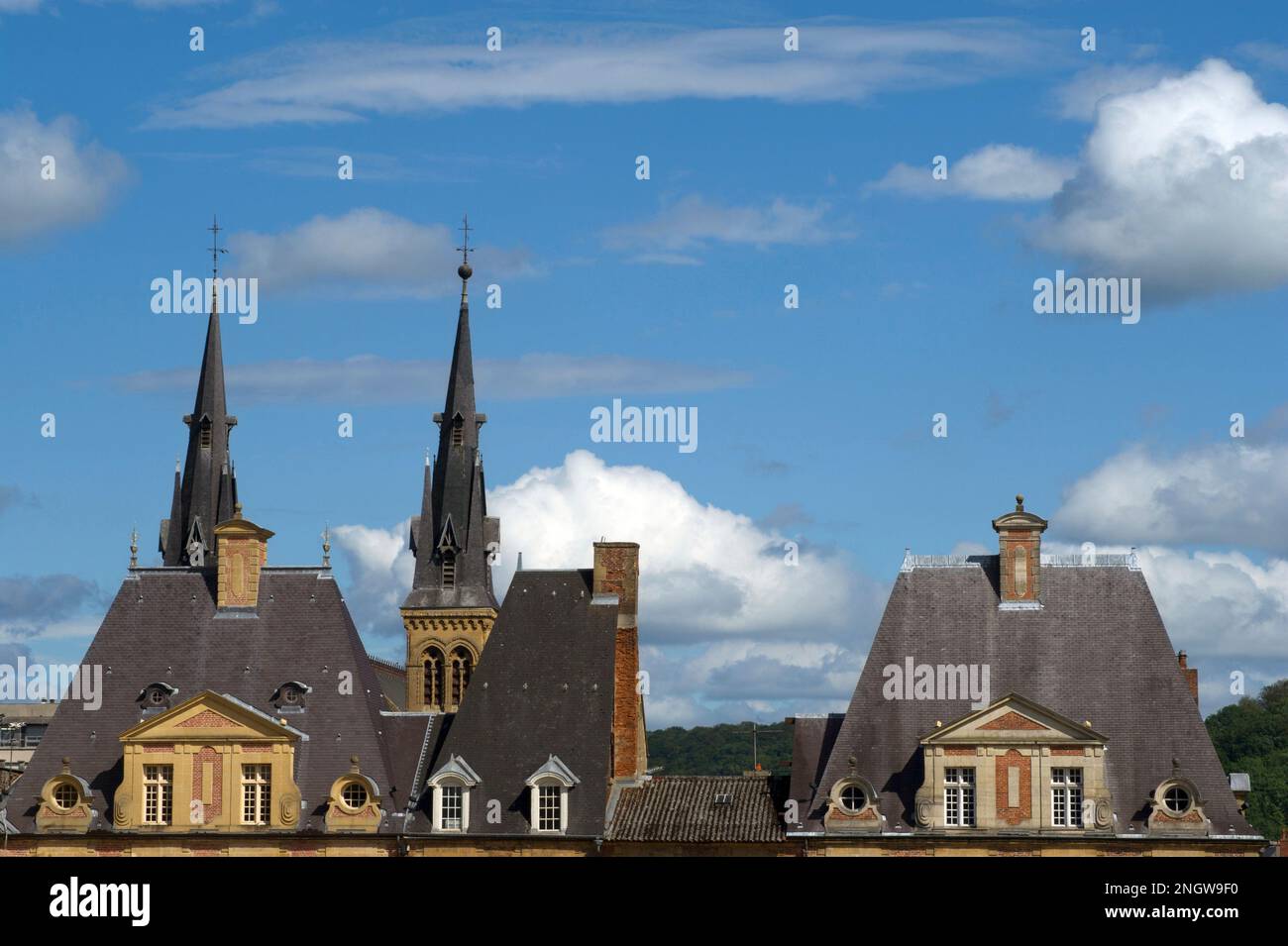 Le chef-lieu du departement des ardennes est celebre pour sa magnifique ...