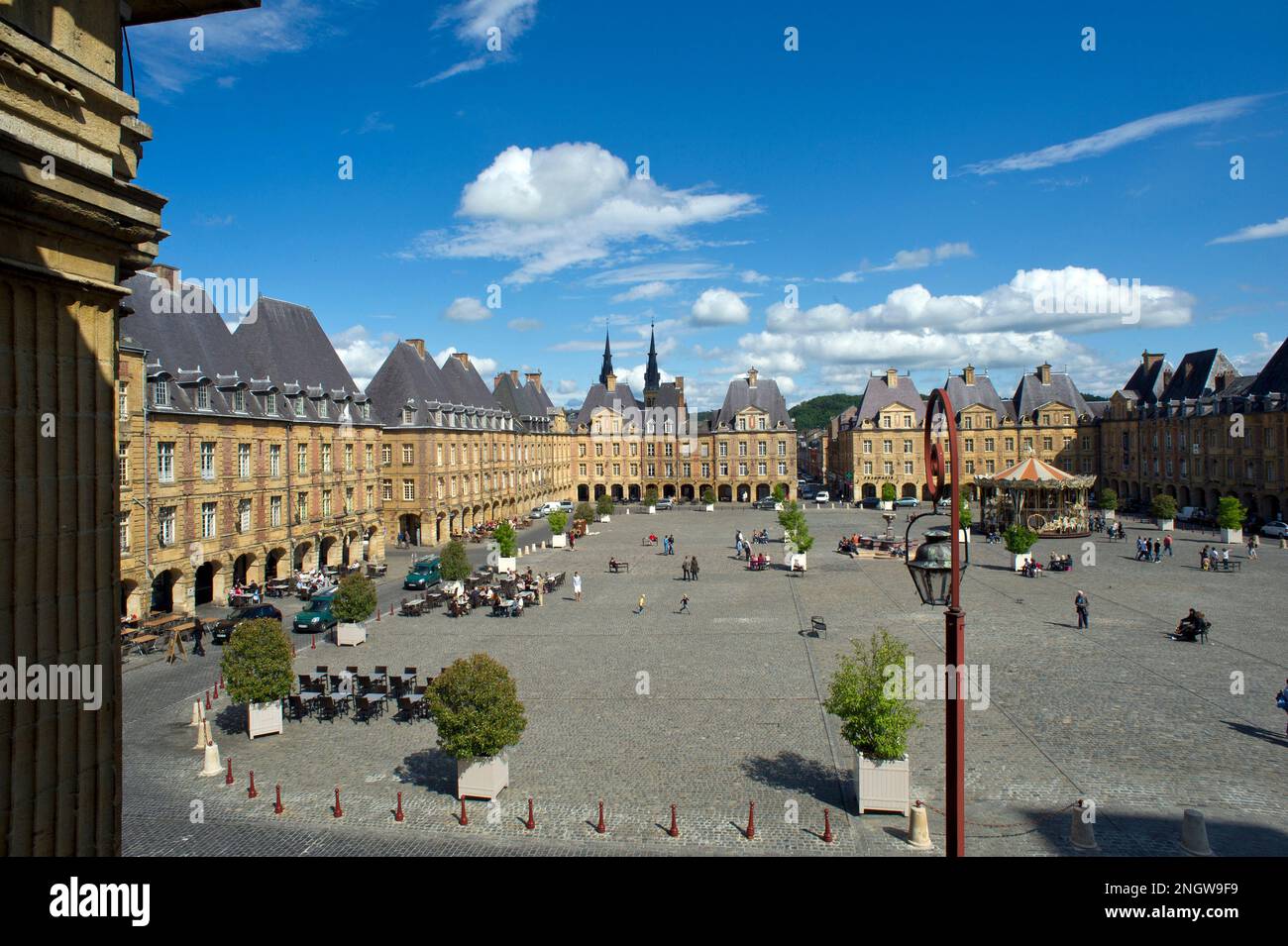 Le chef-lieu du departement des ardennes est celebre pour sa magnifique ...