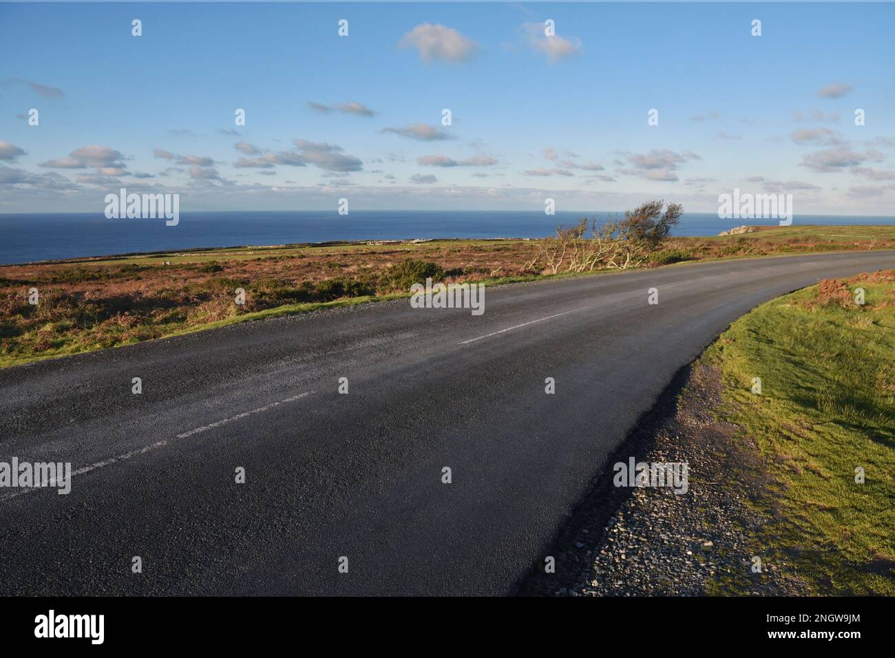Cornwall road coast hi-res stock photography and images - Alamy