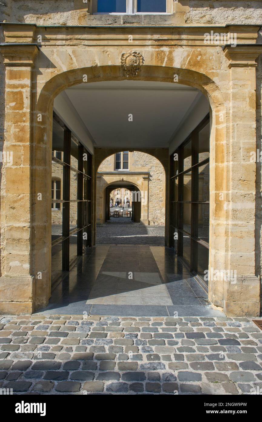 Le chef-lieu du departement des ardennes est celebre pour sa magnifique ...