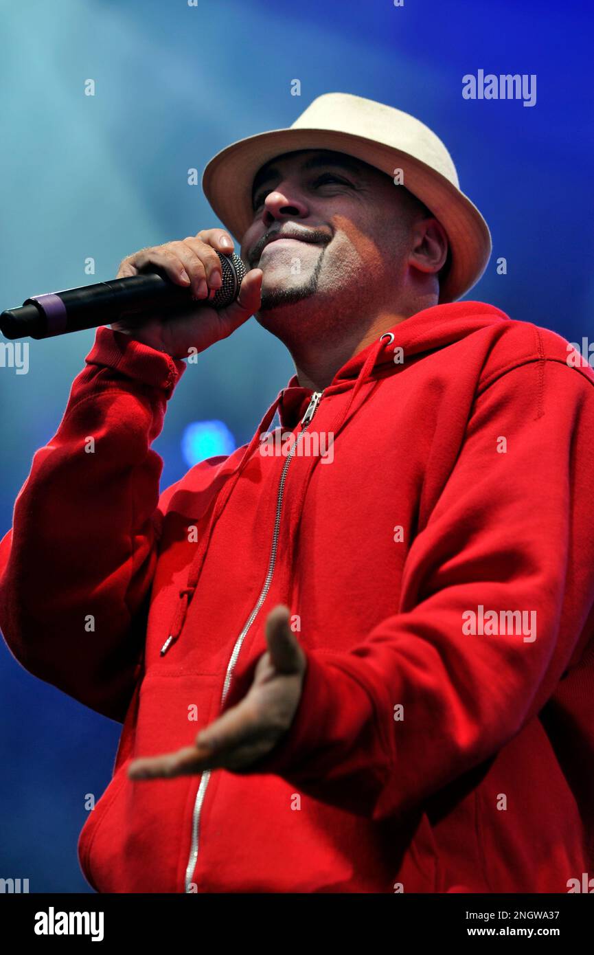 The belgian rapper Akro live in Brussels | Akro l'ex-leader du groupe ...