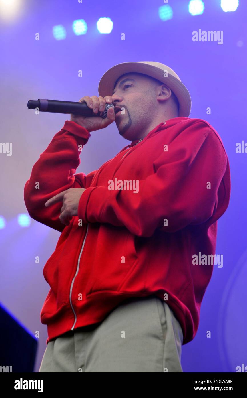 The belgian rapper Akro live in Brussels | Akro l'ex-leader du groupe ...