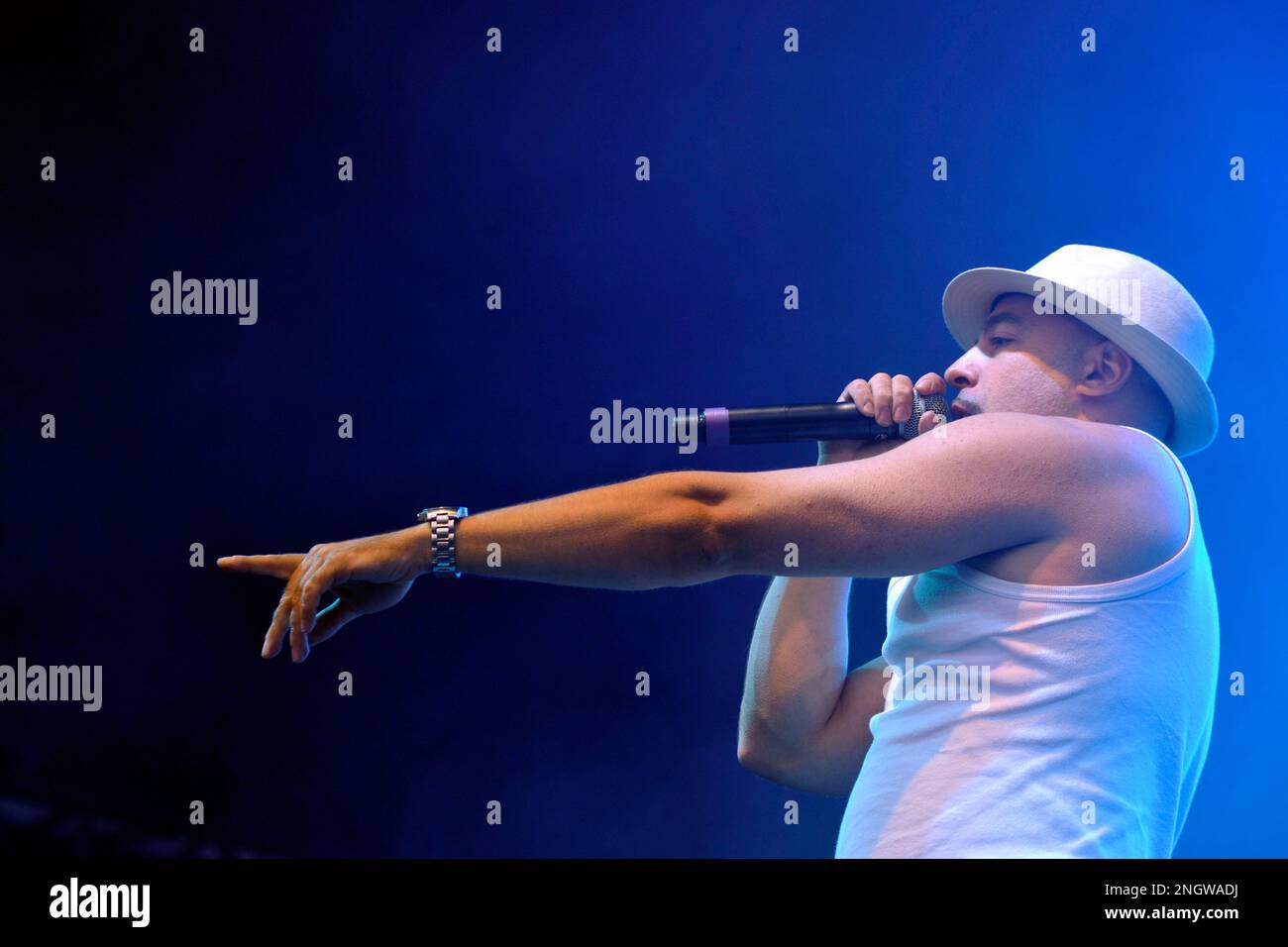 The belgian rapper Akro live in Brussels | Akro l'ex-leader du groupe ...