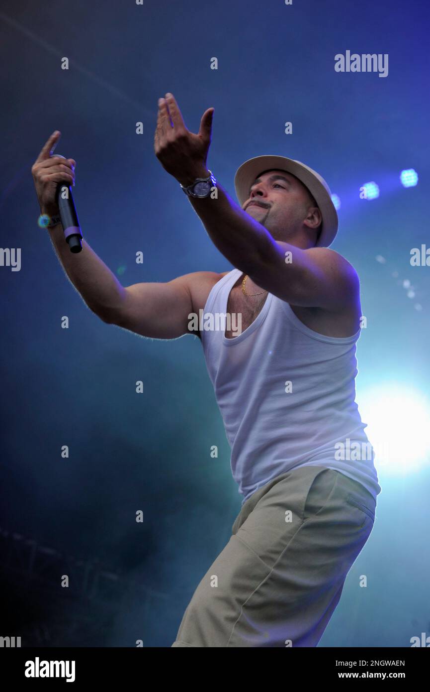 The belgian rapper Akro live in Brussels | Akro l'ex-leader du groupe ...