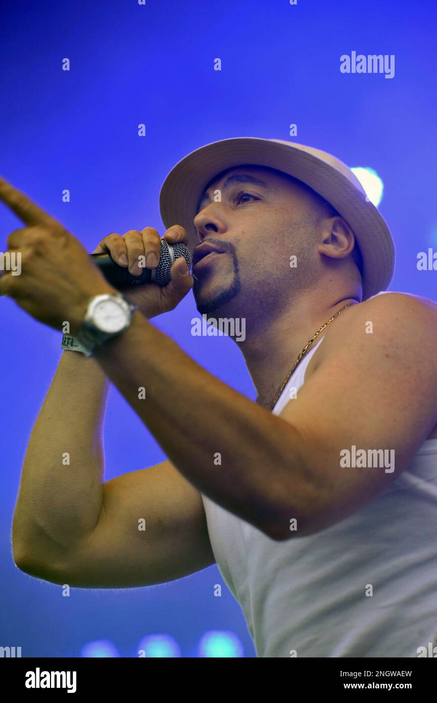 The belgian rapper Akro live in Brussels | Akro l'ex-leader du groupe ...