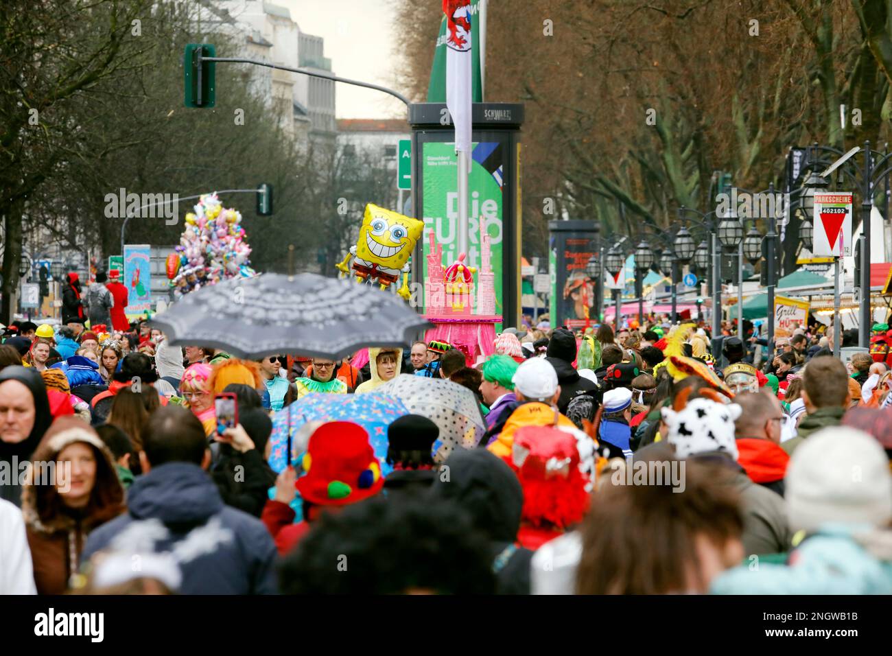 Bustle hi-res stock photography and images - Alamy