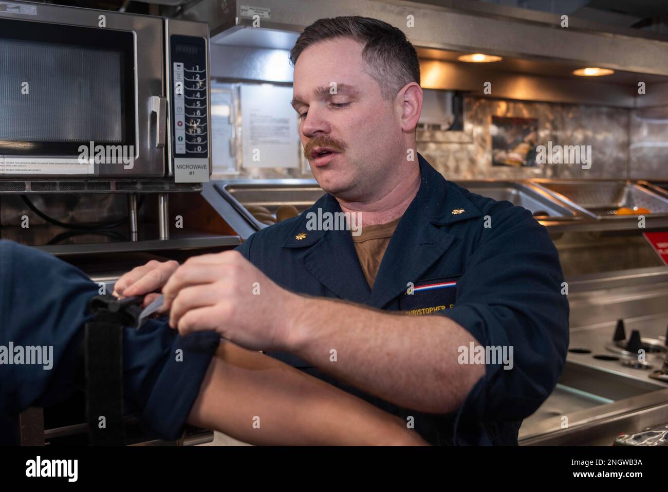 221125-N-UF592-1019 PHILIPPINE SEA (Nov. 25, 2022) Lt. Cmdr ...