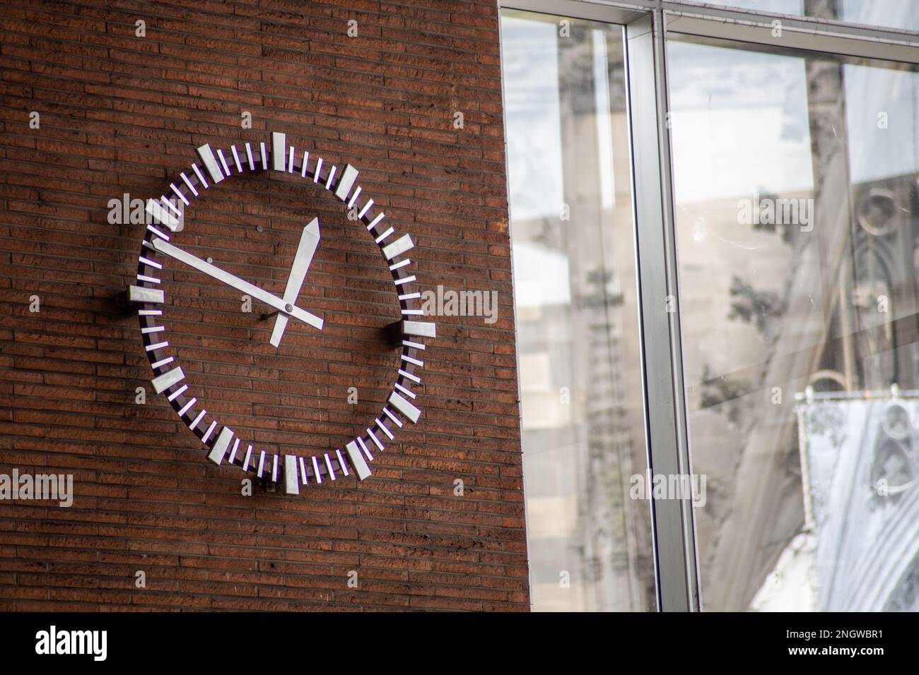 Wall clock at Cologne train station. Credit: Sinai Noor / Alamy Stock ...