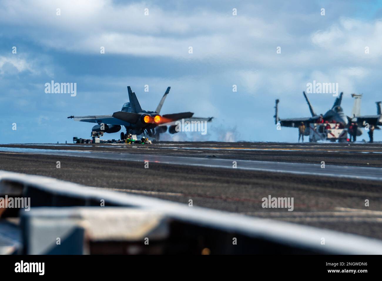 221127-N-BR419-1100 PHILIPPPINE SEA (Nov. 27, 2022) An F/A-18F Super ...