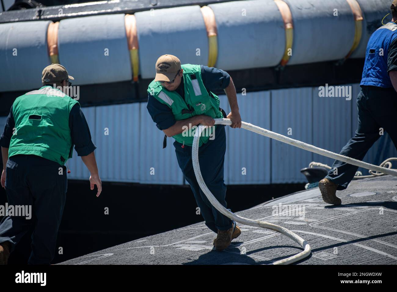 GARDEN ISLAND, Australia - Sailors from the Virginia-class fast-attack ...