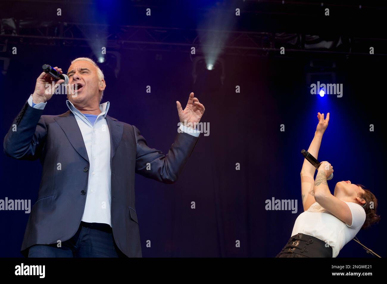 The french singer and his project Pluribus live in Incourt | Michel ...