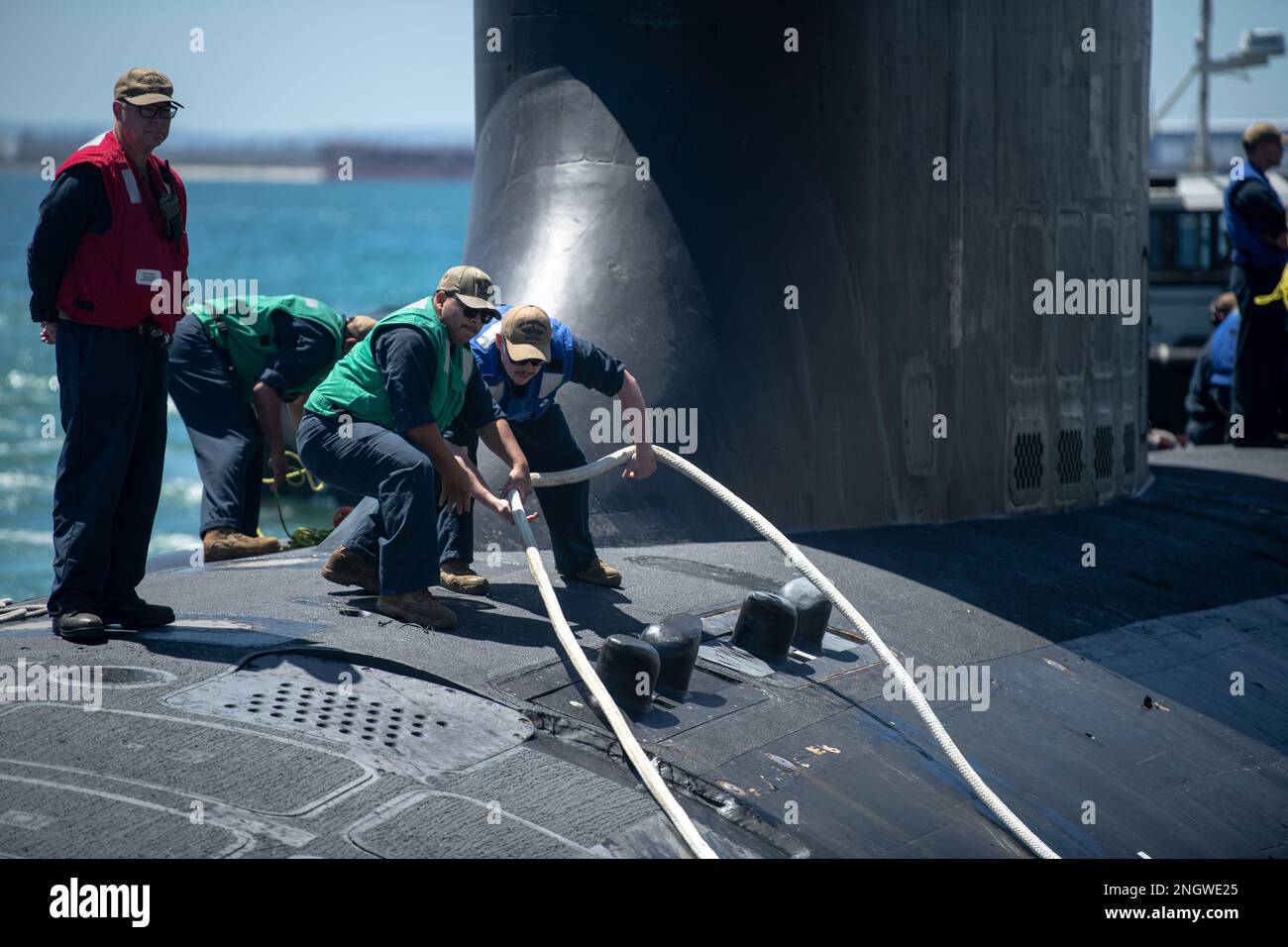 GARDEN ISLAND, Australia - Sailors from the Virginia-class fast-attack ...