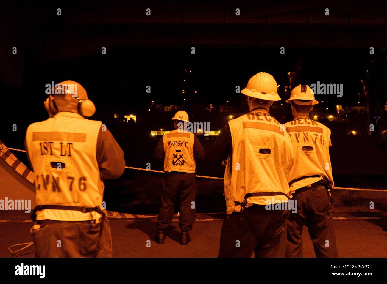221128-N-RC359-1184 PHILIPPINE SEA (Nov. 28, 2022) Sailors prepare to ...