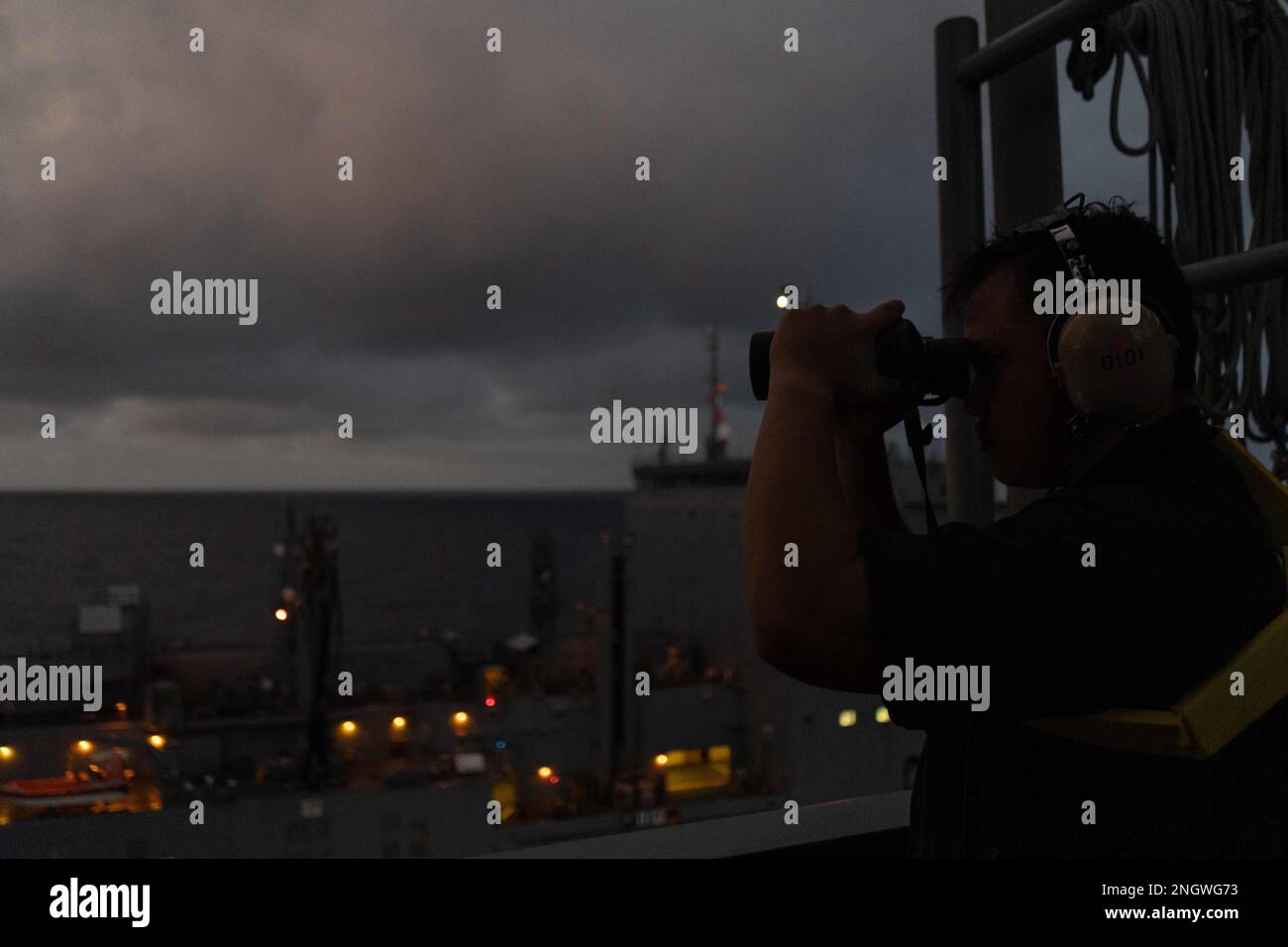 221128-N-RC359-1330 PHILIPPINE SEA (Nov. 28, 2022) Operations ...