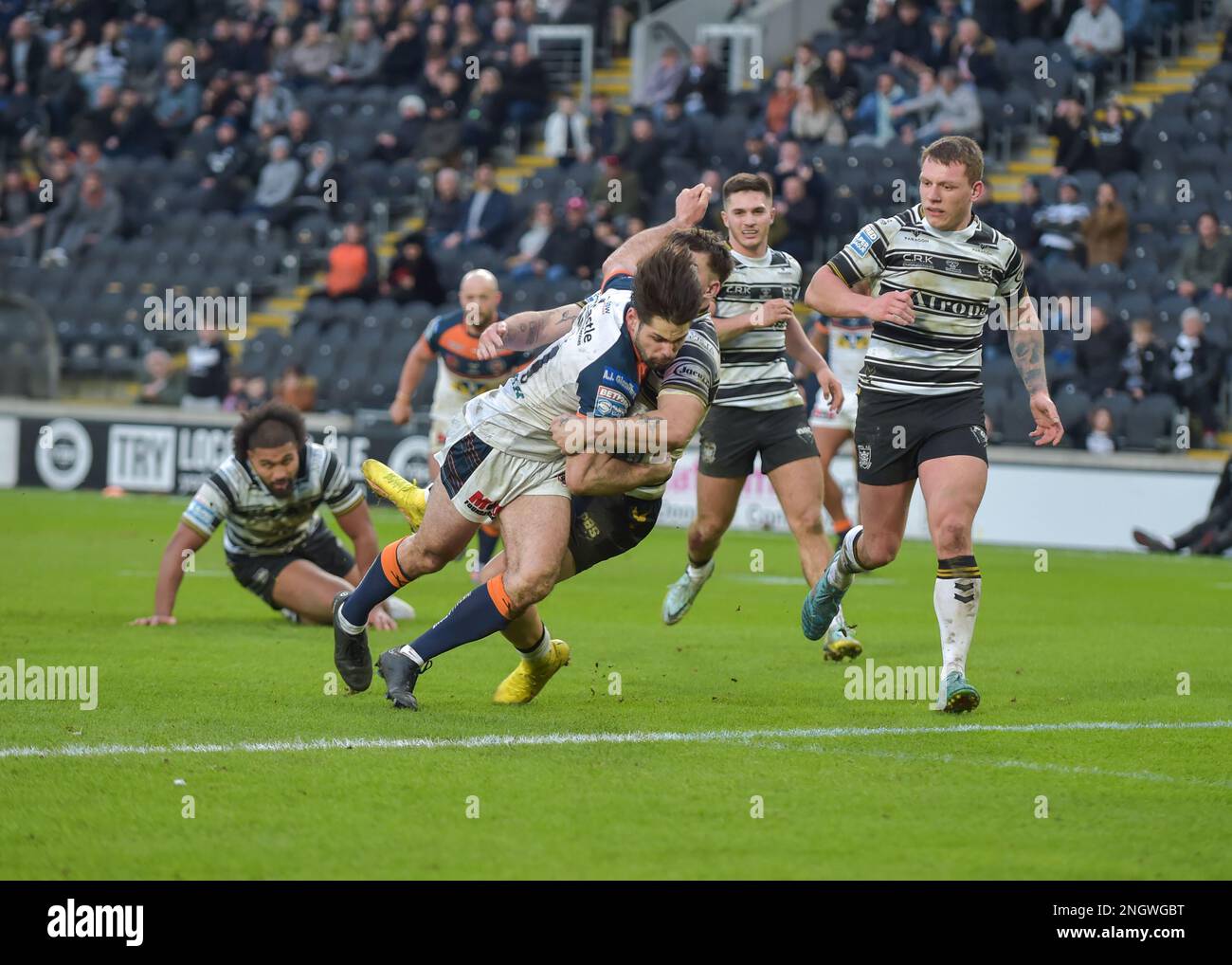 Hull, UK. 19th Feb, 2023. Jake Mamo of Castleford Tigers forces his way ...