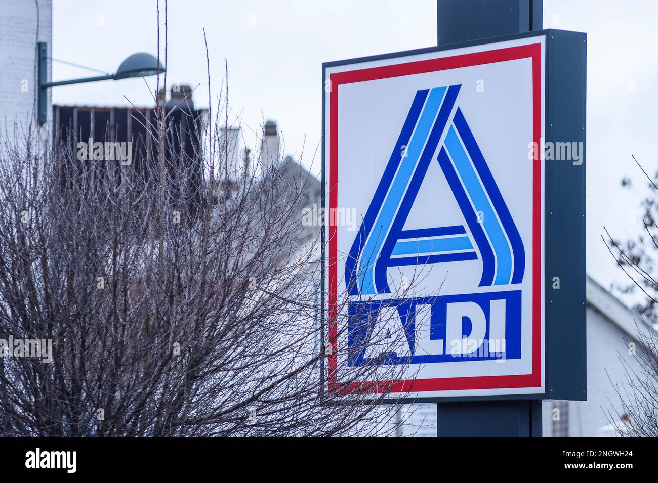 Aldi shop | Les magasins Aldi Stock Photo - Alamy