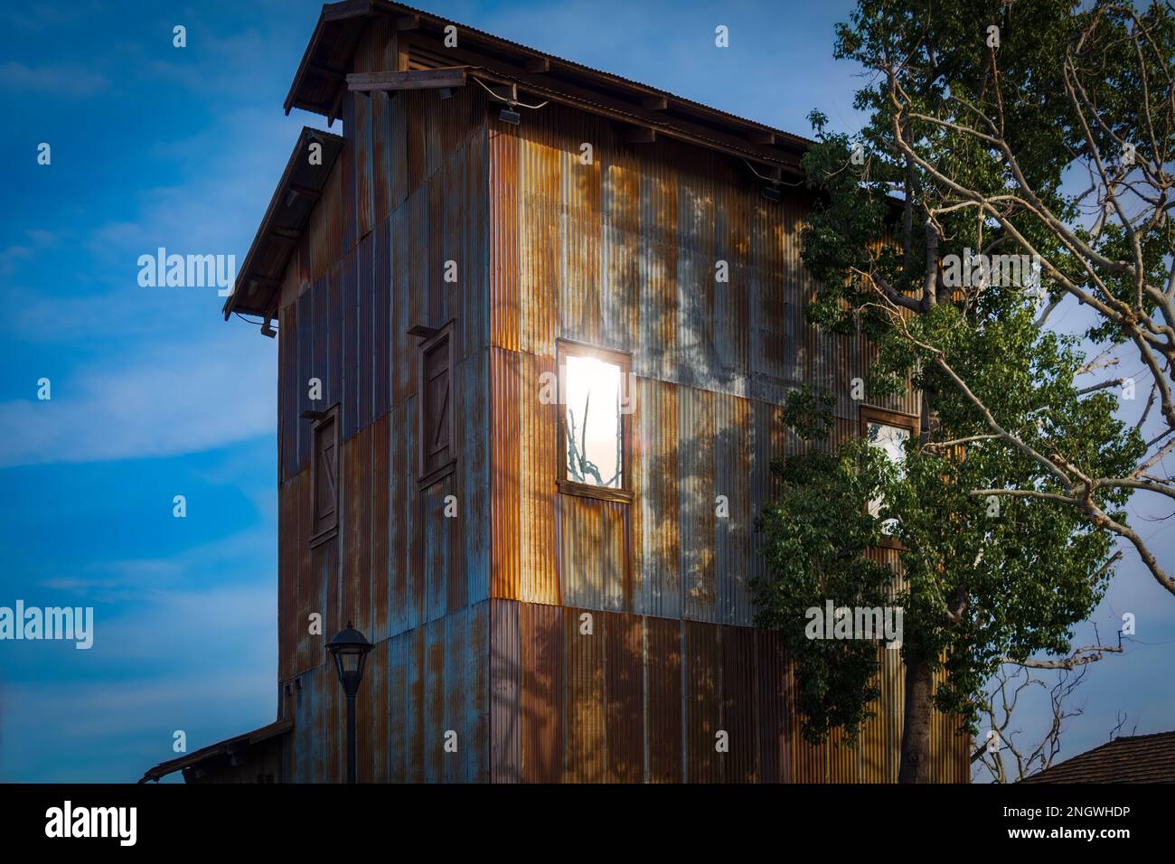 Side shot building hi-res stock photography and images - Alamy