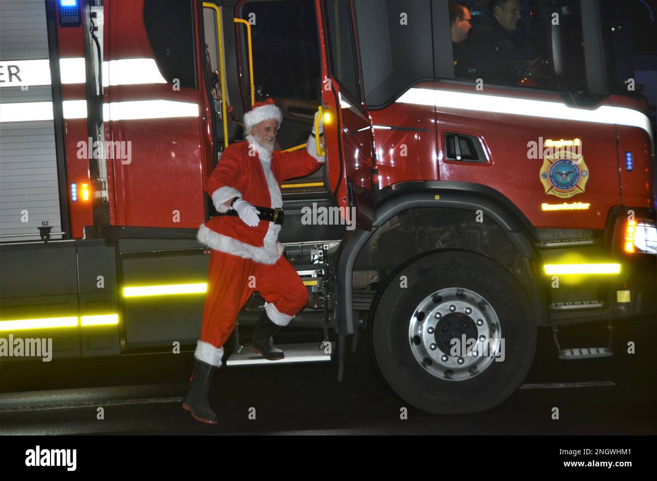 Santa Claus arrives in style – a Directorate of Emergency Services ...