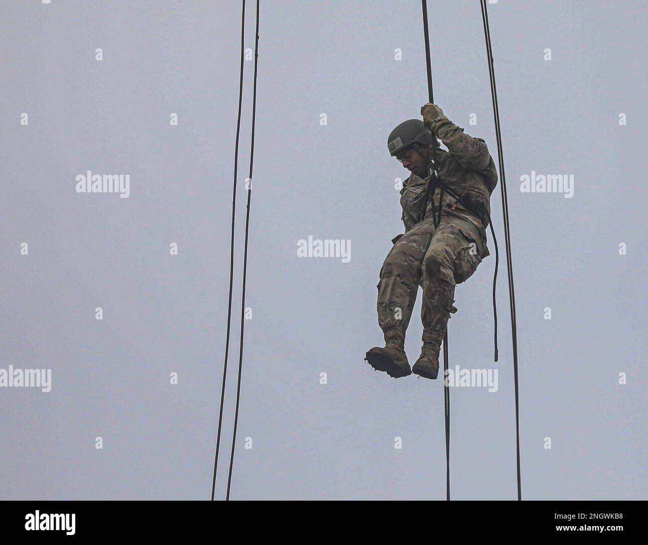 A US Army soldier rappels downward during Air Assault School Phase ...