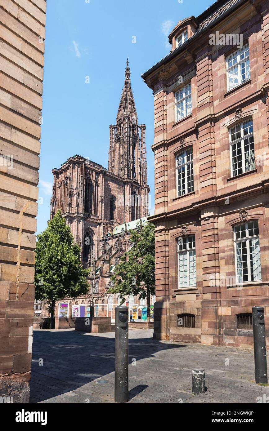 Exterior strasbourg cathedral hi-res stock photography and images - Alamy