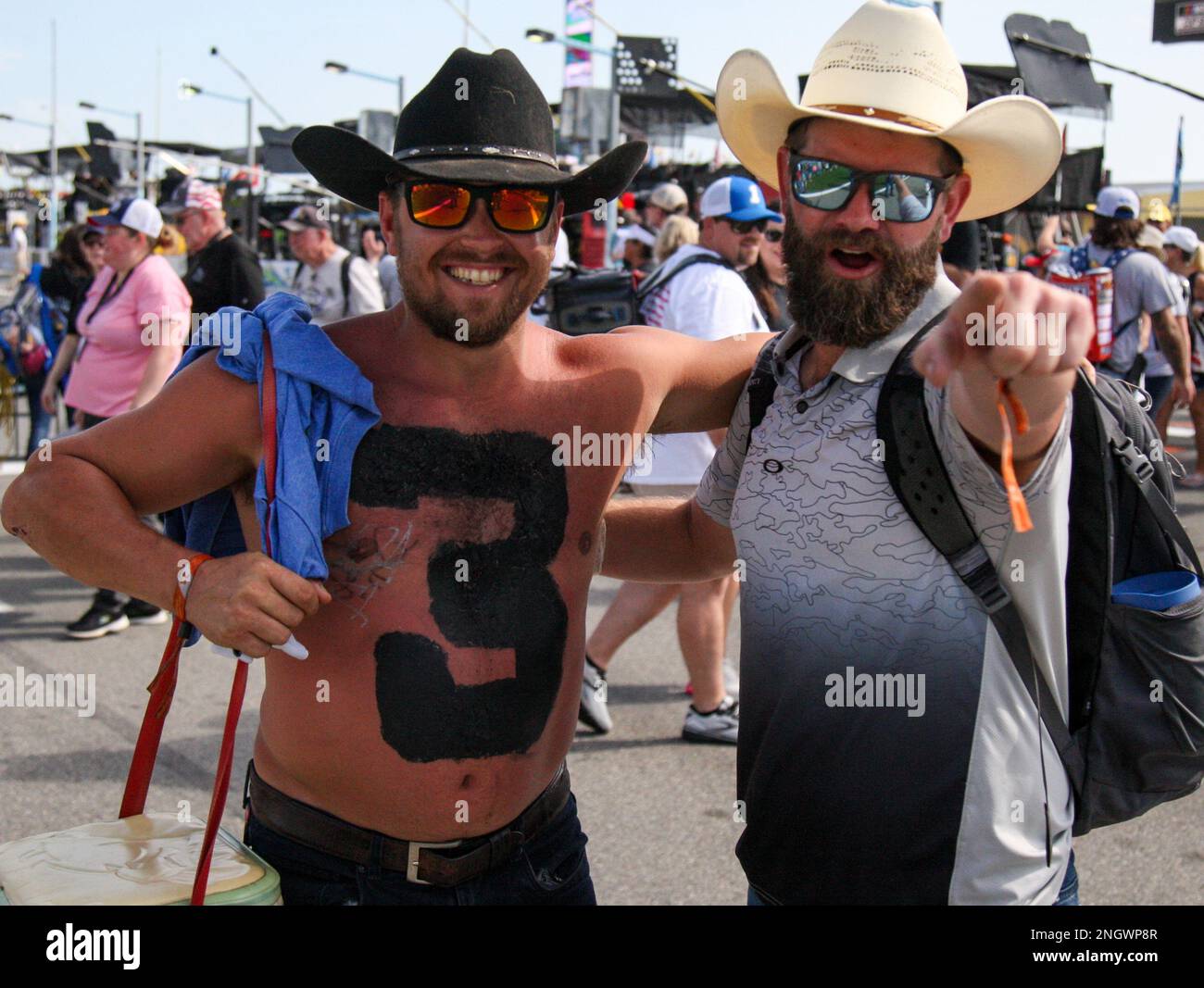 Daytona international speedway fans hi-res stock photography and images ...