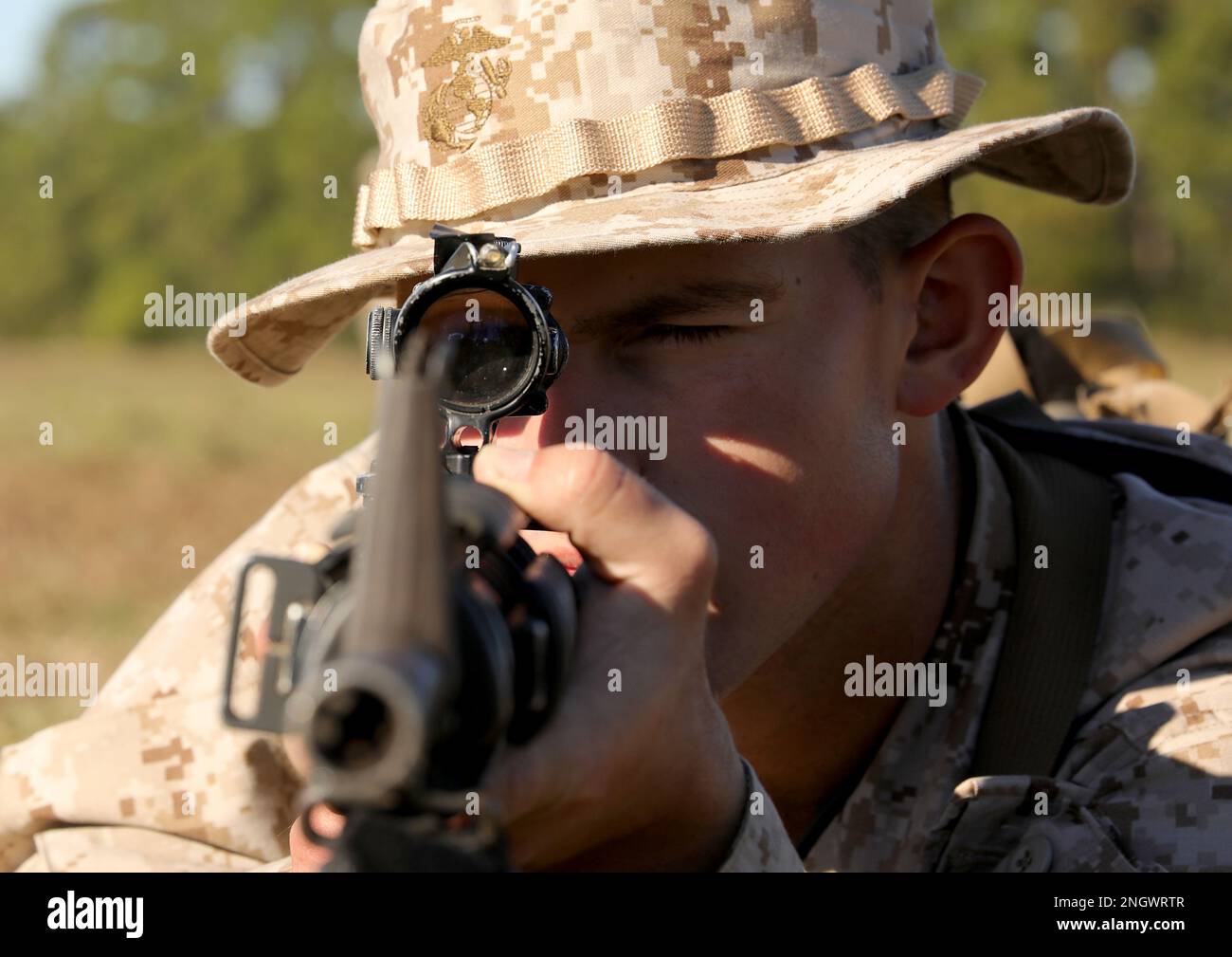 Recruits with Echo Company, 2nd Recruit Training Battalion, practice ...