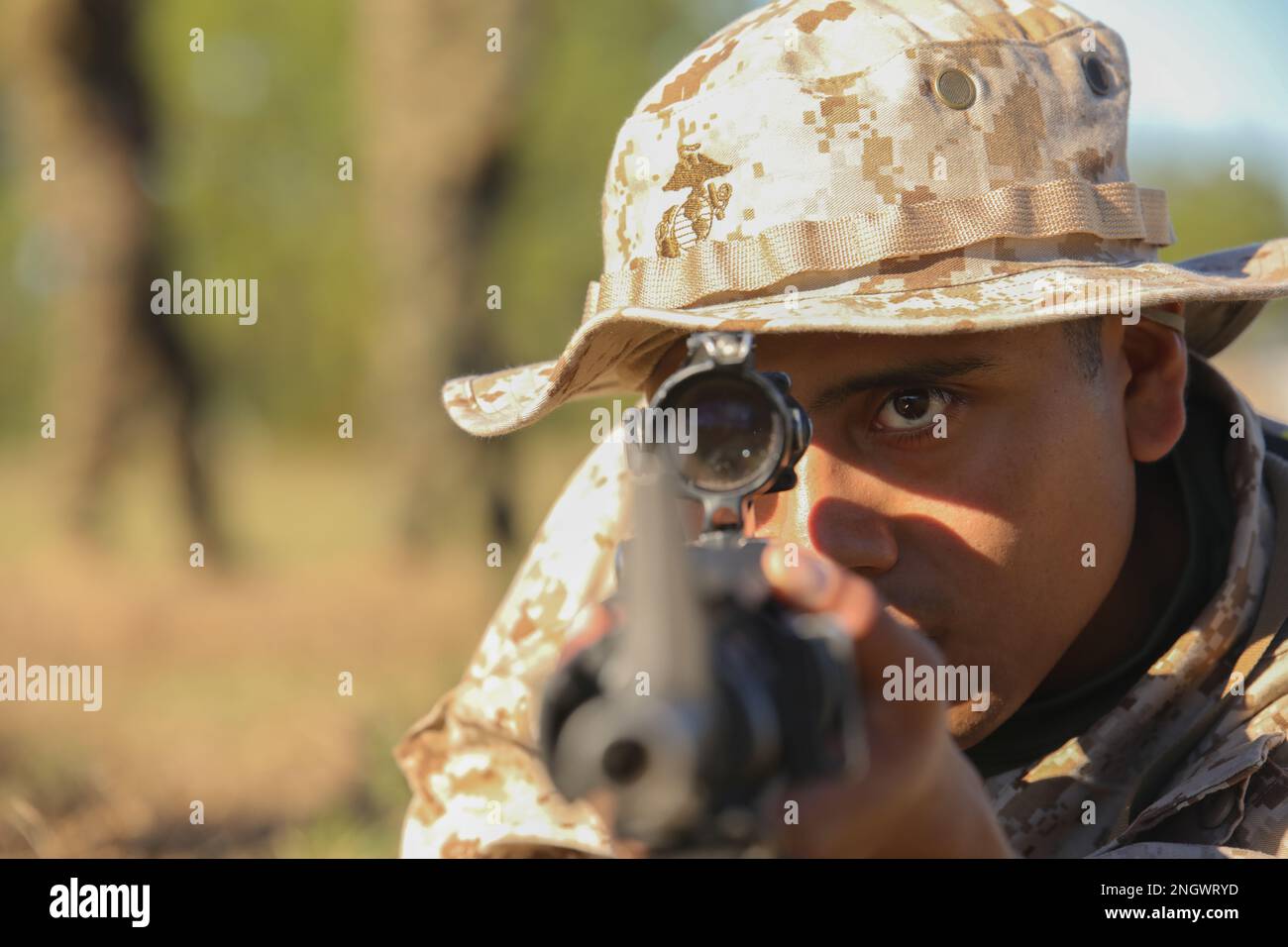 Recruits with Echo Company, 2nd Recruit Training Battalion, practice ...