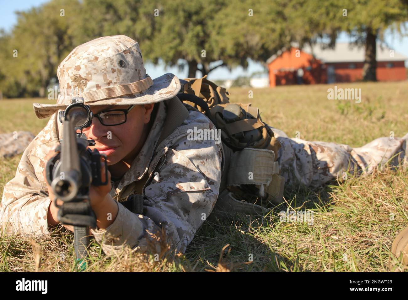 Recruits with Echo Company, 2nd Recruit Training Battalion, practice ...