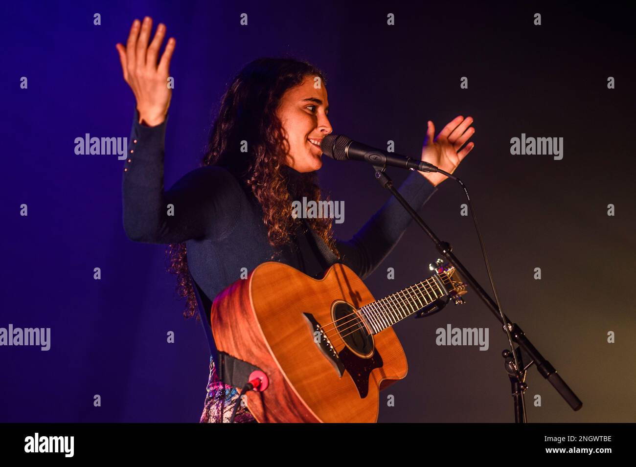 The portuguese singer Maro performs live in Brussels | La chanteuse ...