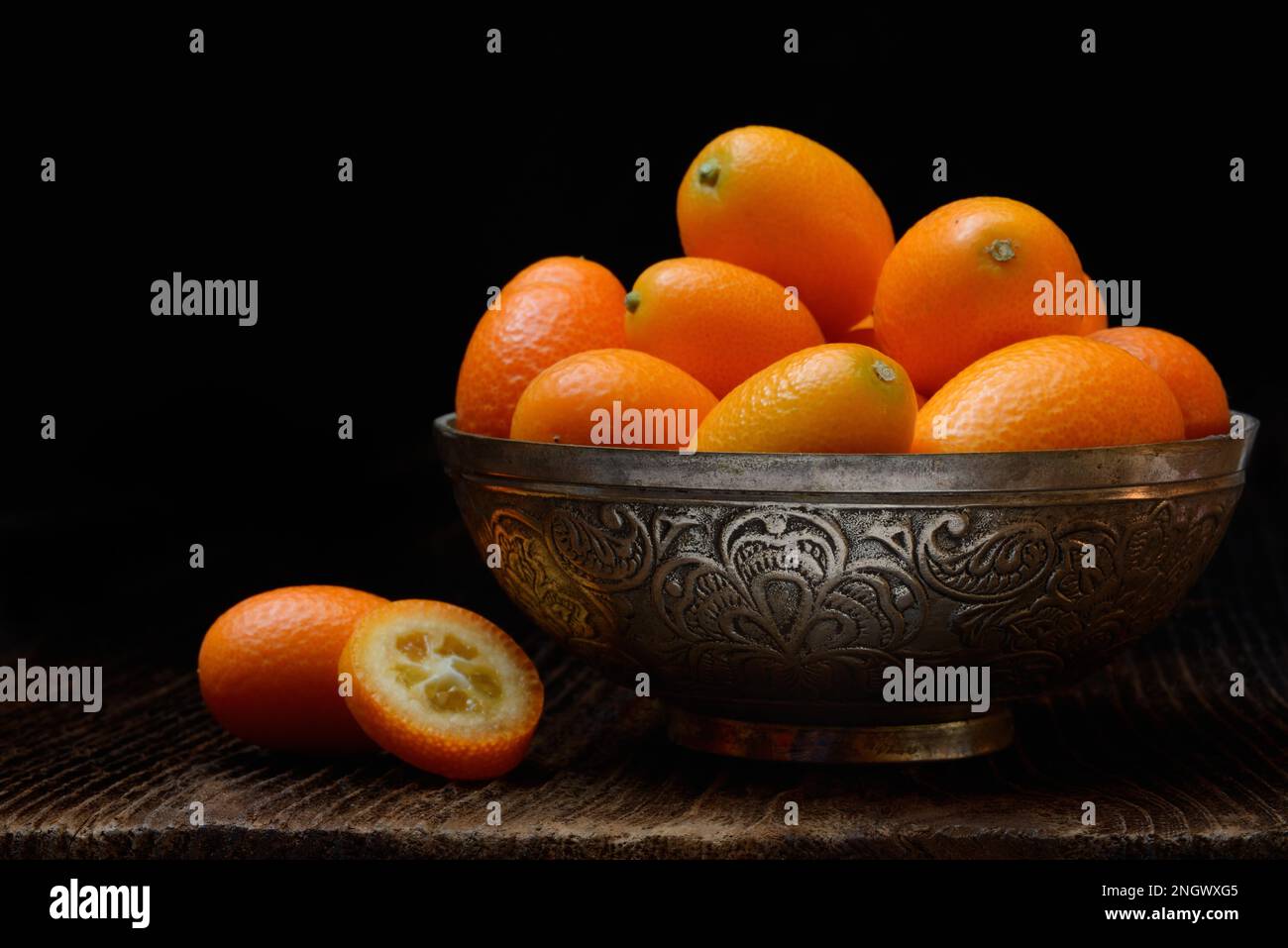 Kumquat, fruit in peel, citrus fruit Stock Photo - Alamy