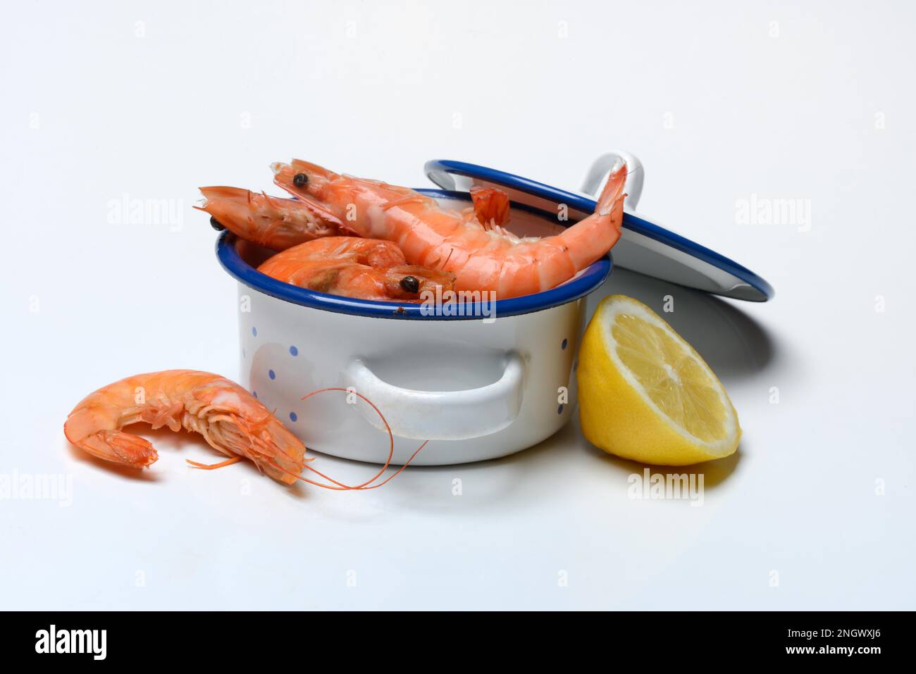 Cooked prawns in pot, shrimps, prawns Stock Photo - Alamy