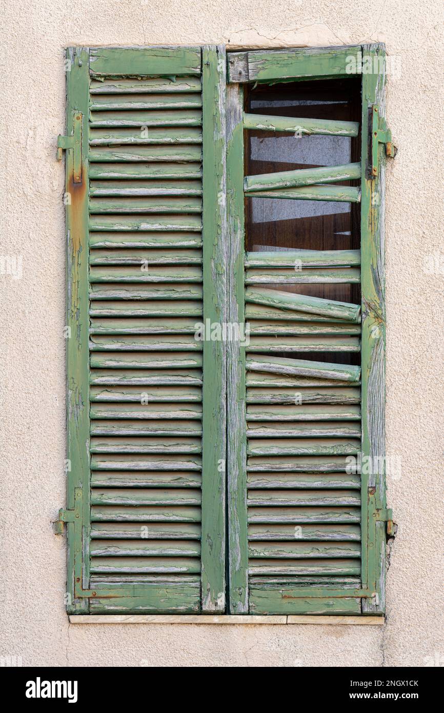 Broken shutter hi-res stock photography and images - Alamy
