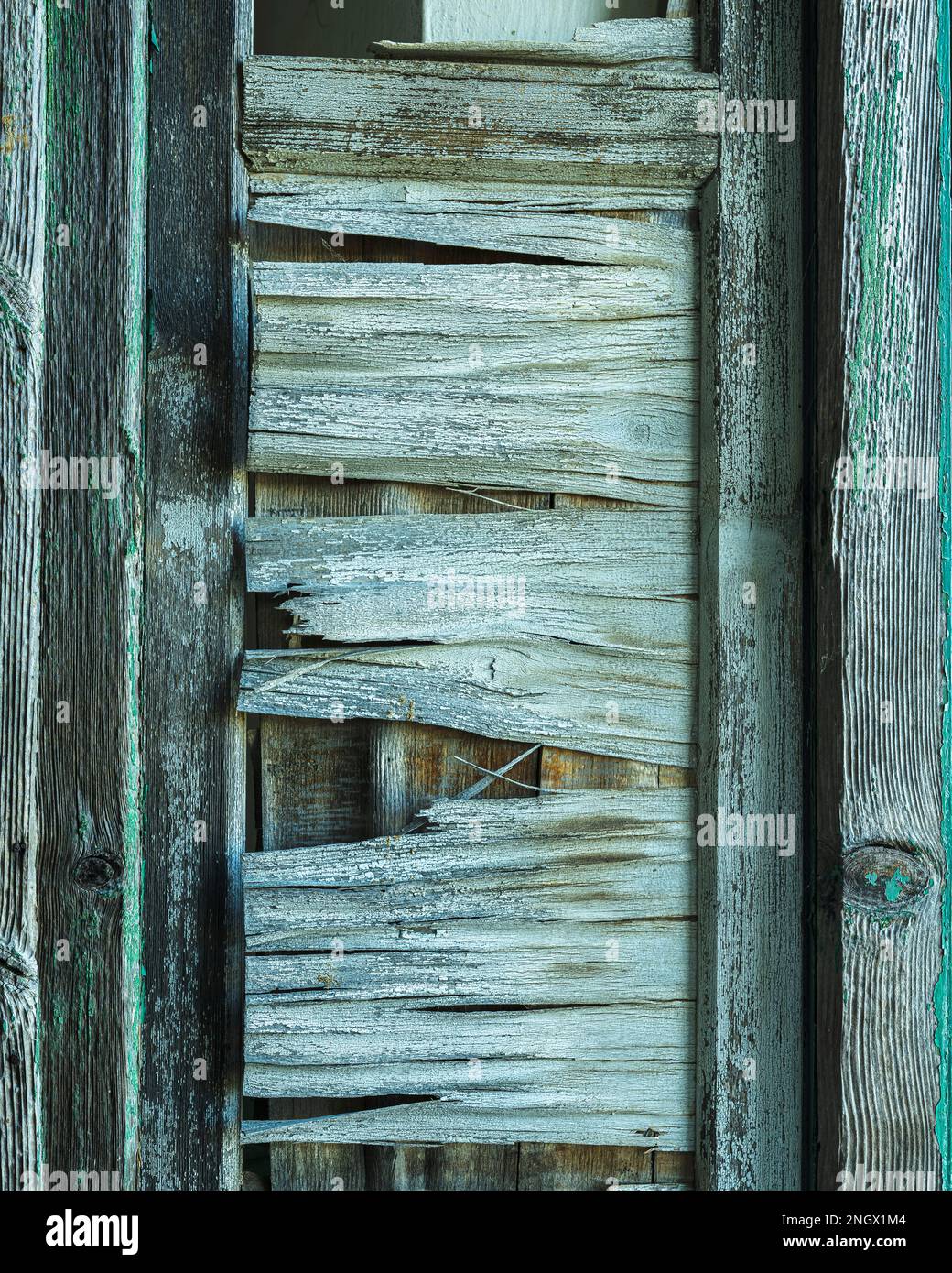 Broken shutter hi-res stock photography and images - Alamy