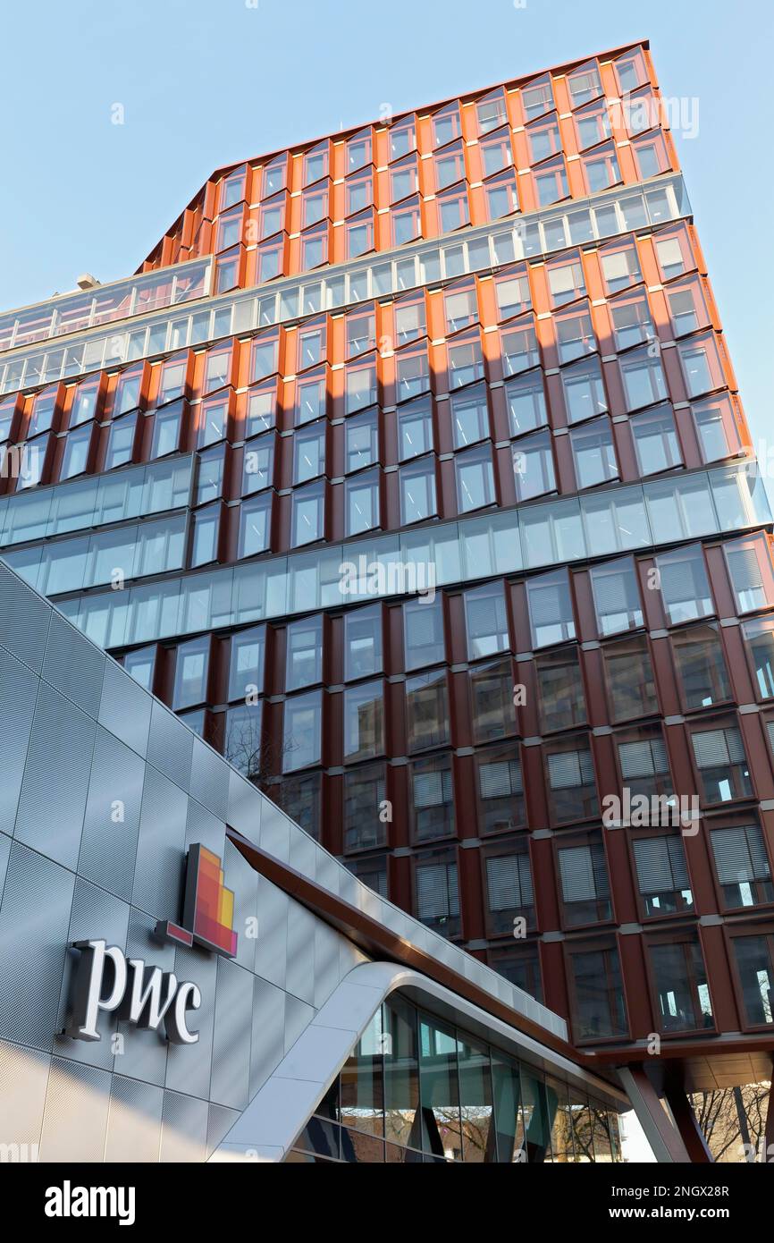 Pwc logo hi-res stock photography and images - Alamy