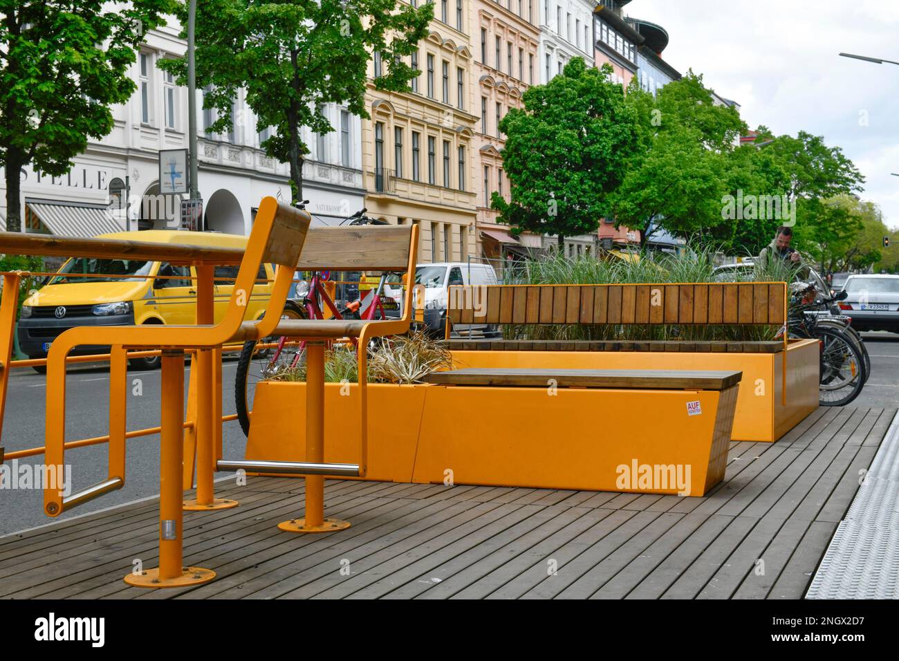 Parklets, Encounter Zone, Bergmannstrasse, Kreuzberg, Berlin, Germany Stock Photo - Alamy
