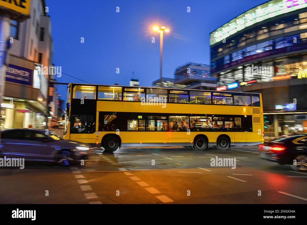 Night bus, Schlossstrasse, Steglitz, Berlin, Germany Stock Photo - Alamy
