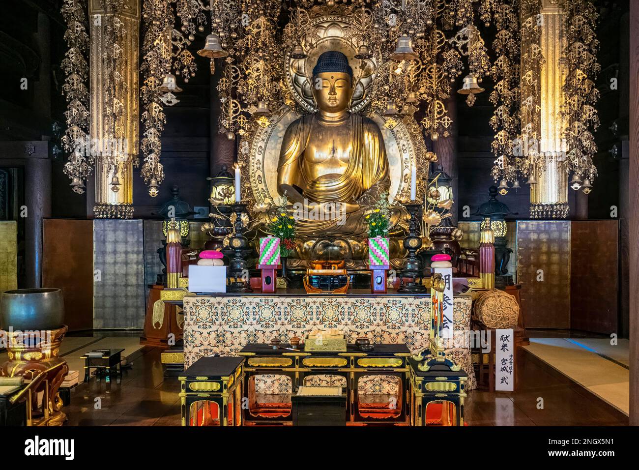 Kyoto Japan. Buddha statue inside Chion-in temple Stock Photo - Alamy