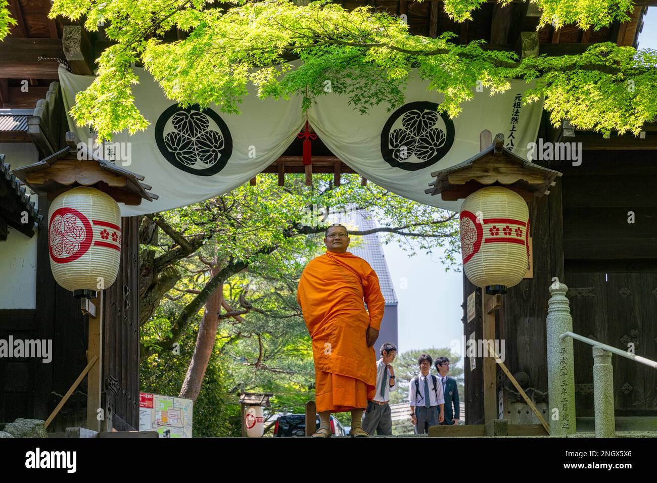 Japan monk entrance hi-res stock photography and images - Alamy