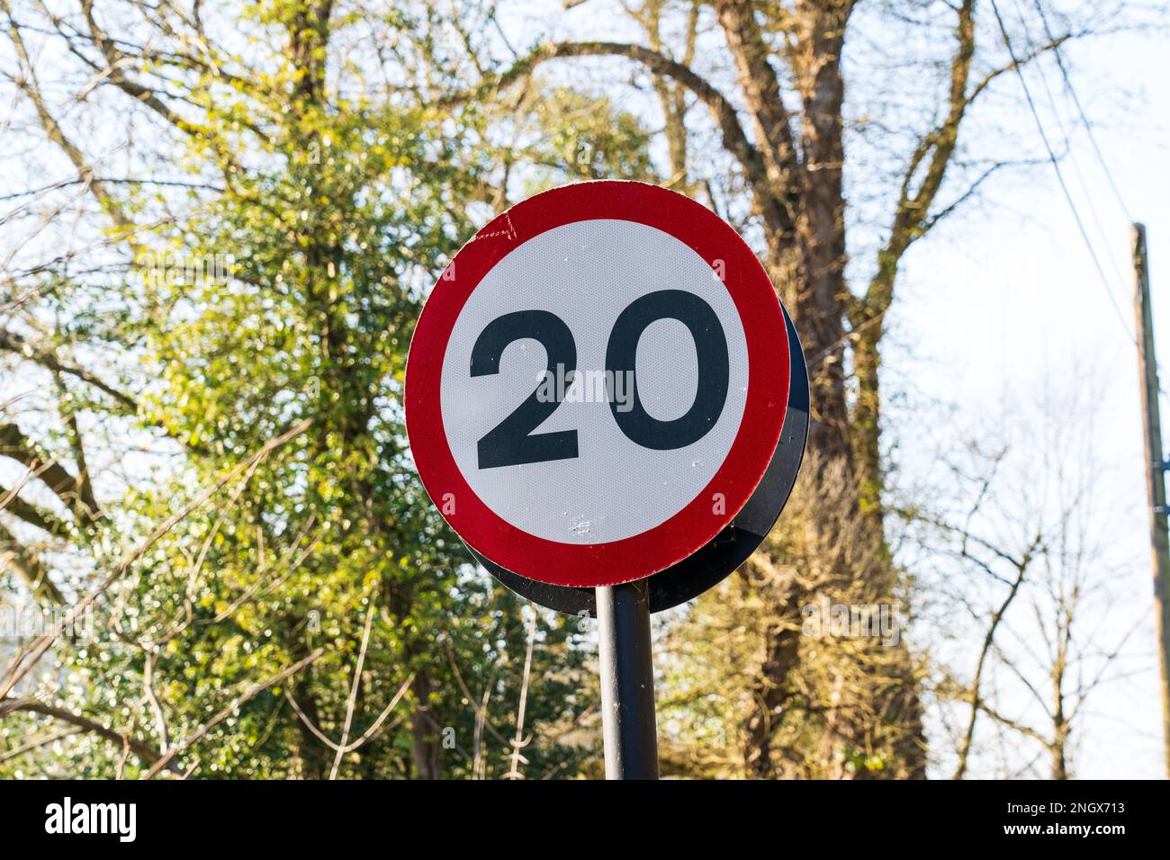Red circle traffic sign hi-res stock photography and images - Alamy