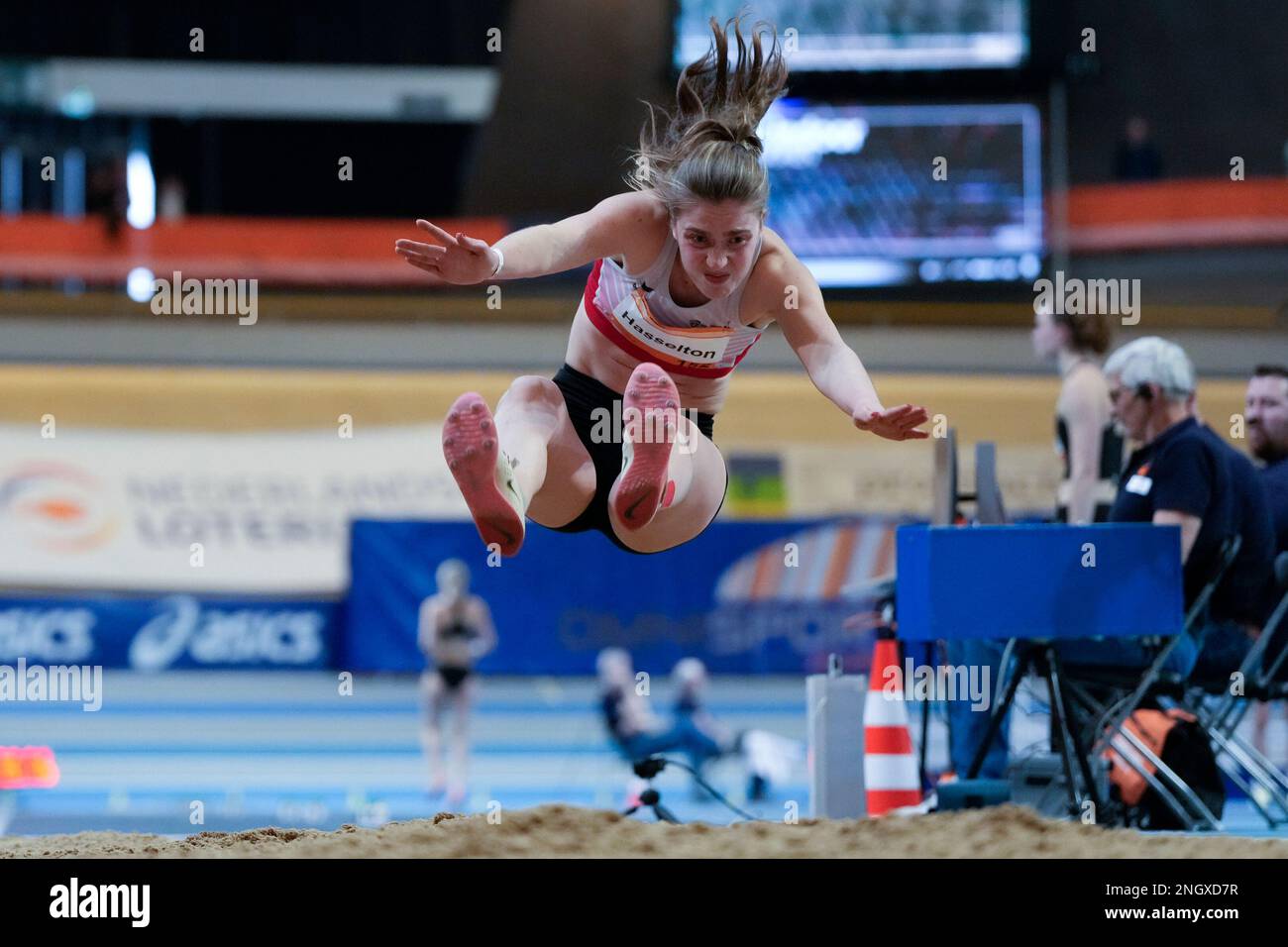 Amy hasselton competing on the long jump women hi-res stock photography ...