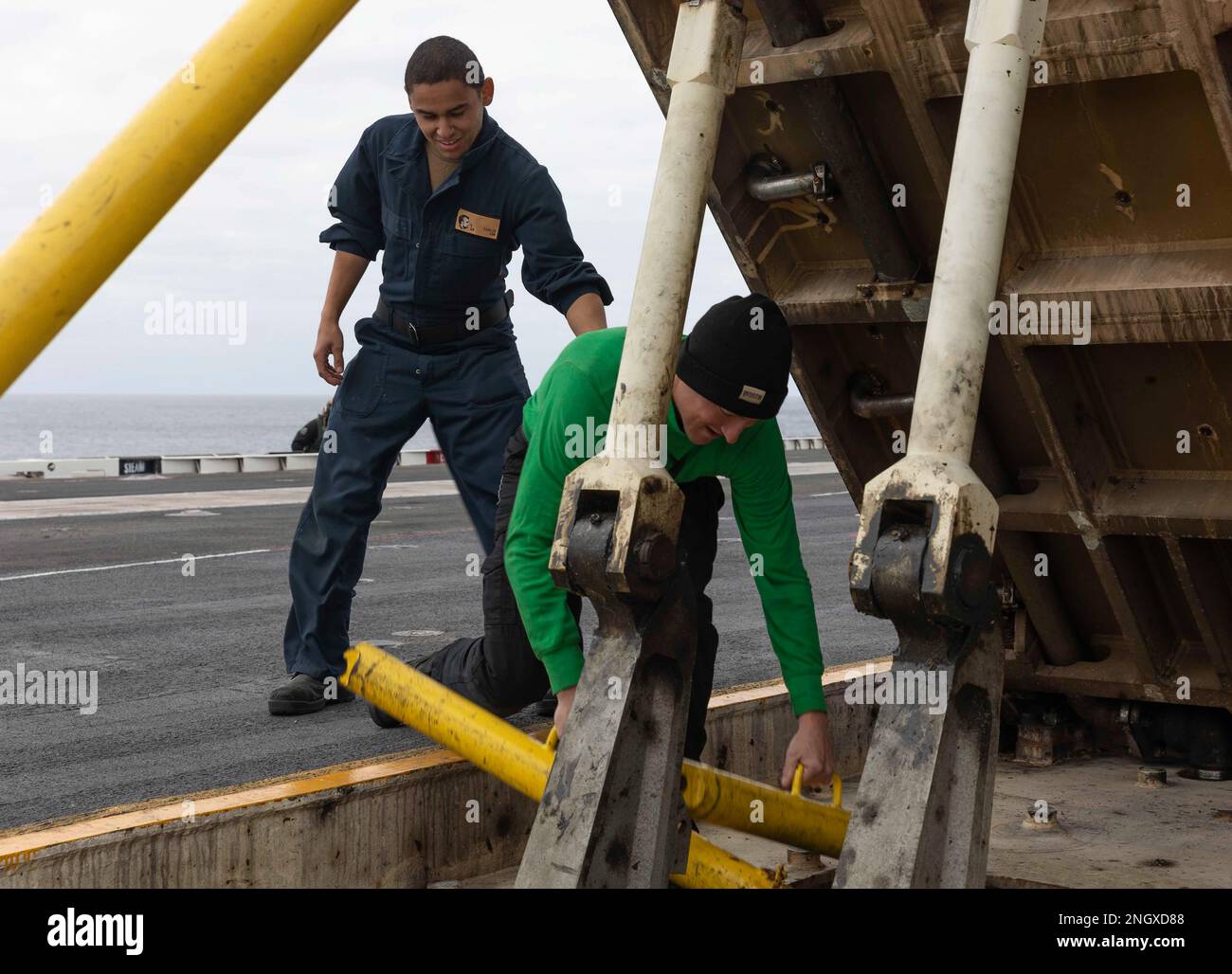 221130-N-LM220-2043 PACIFIC OCEAN (Nov, 30 2022) Airman Elias Carlos ...