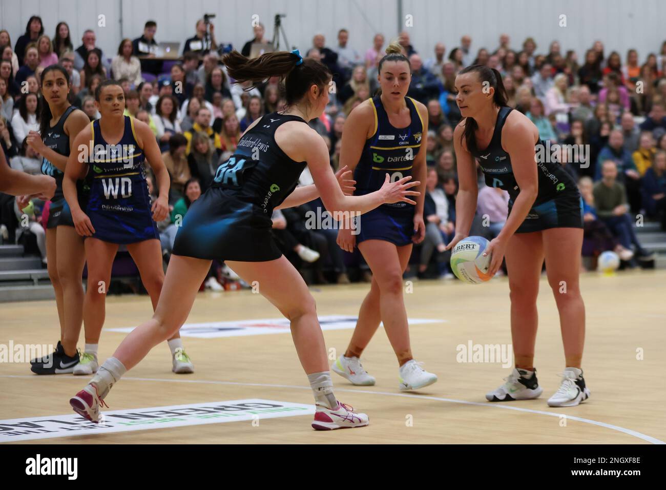 Netball passes hi-res stock photography and images - Alamy