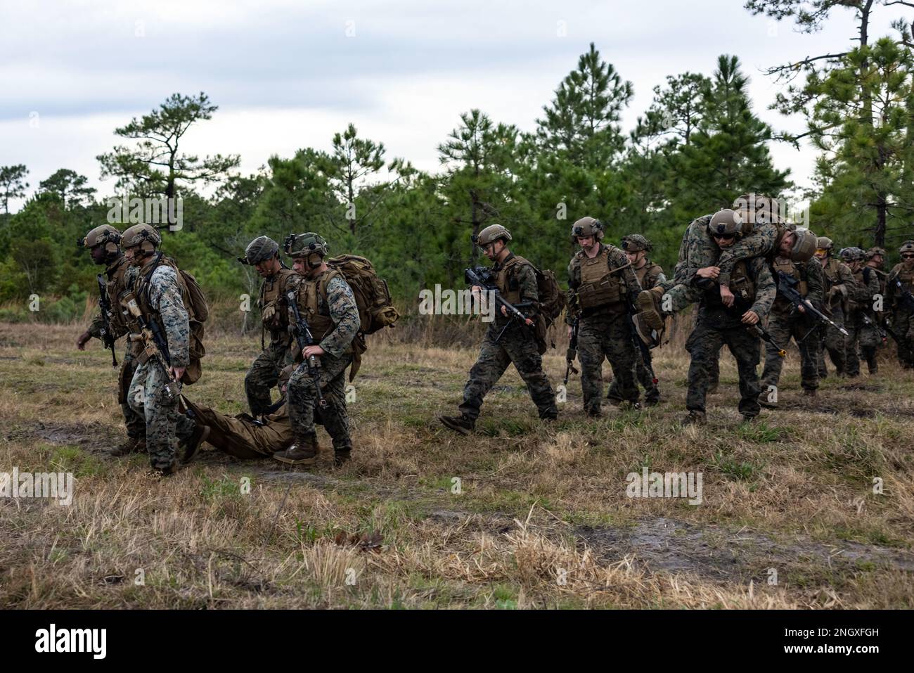 U.S. Marines with Battalion Landing Team, 1st Battalion, 6th Marine ...