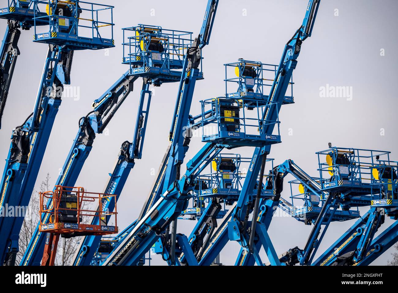 Aerial lifts hi-res stock photography and images - Alamy