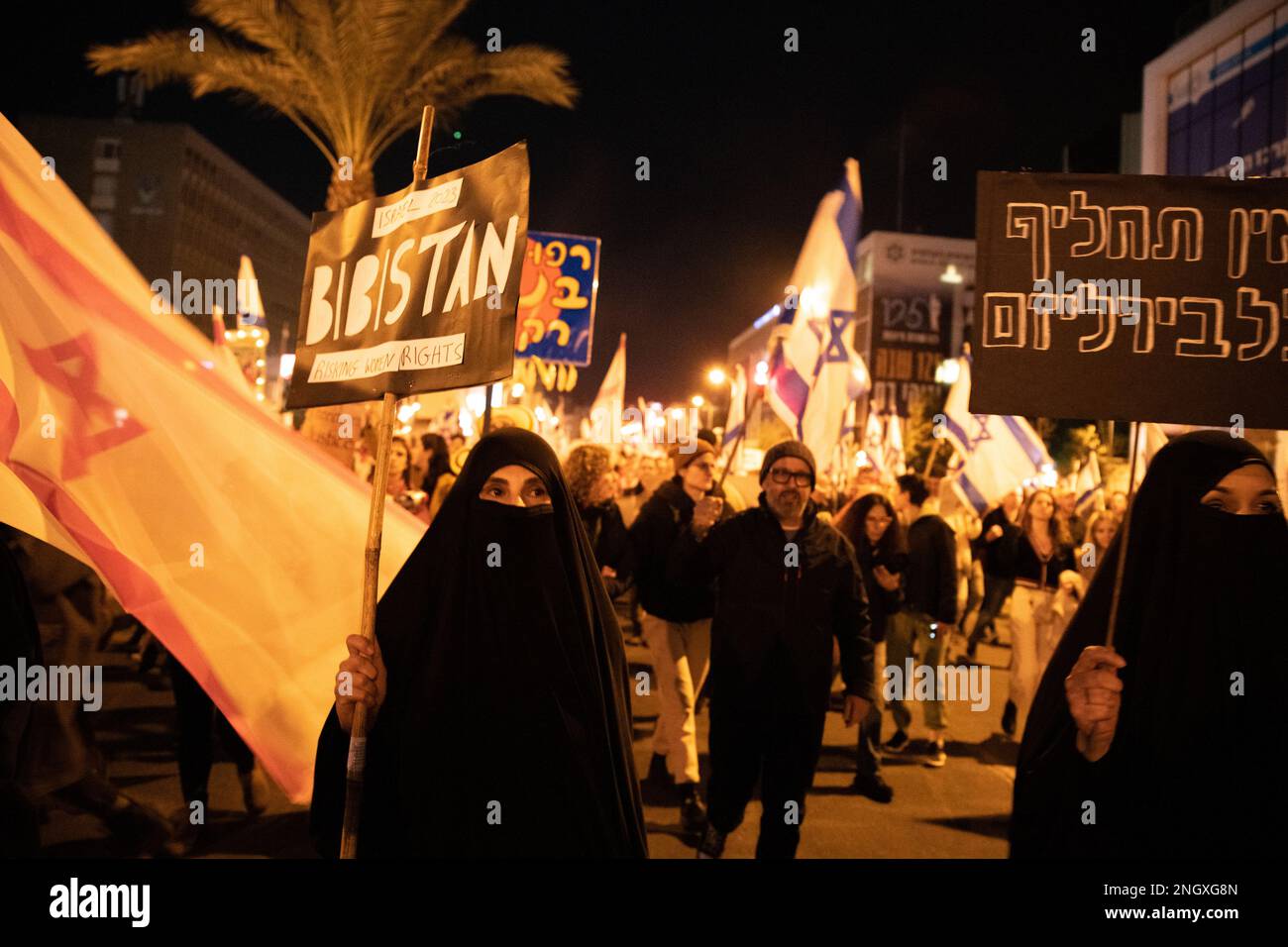 Pink burqa hi-res stock photography and images - Alamy